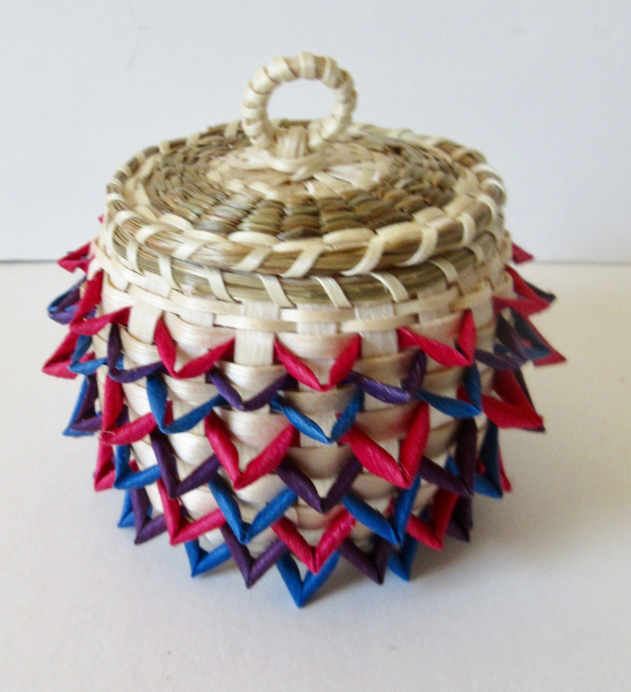 Small 3 Sisters Basket - tri-color points | American Native Arts & Antiques